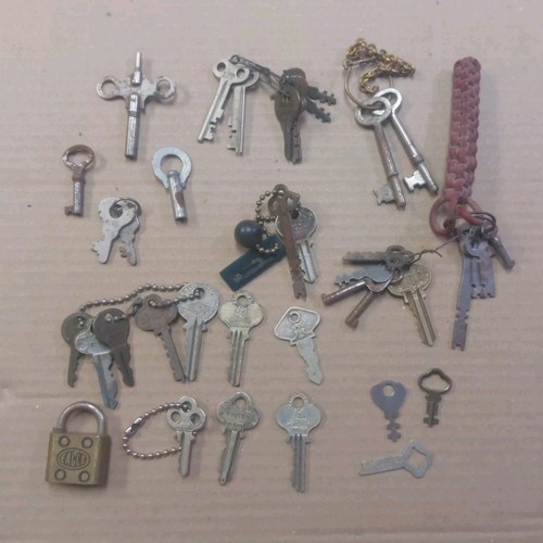 LOT 38 Old Skeleton Keys Vintage Antique Ford Surelock American Safty ...