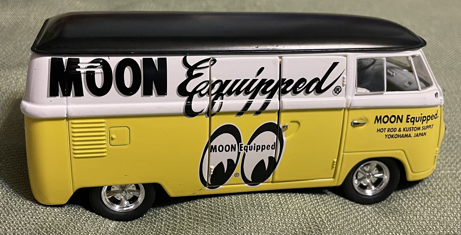 M2 Machines Moon Eyes “1960 VW Delivery Van” S29 Moon Equipped 1:24 ...