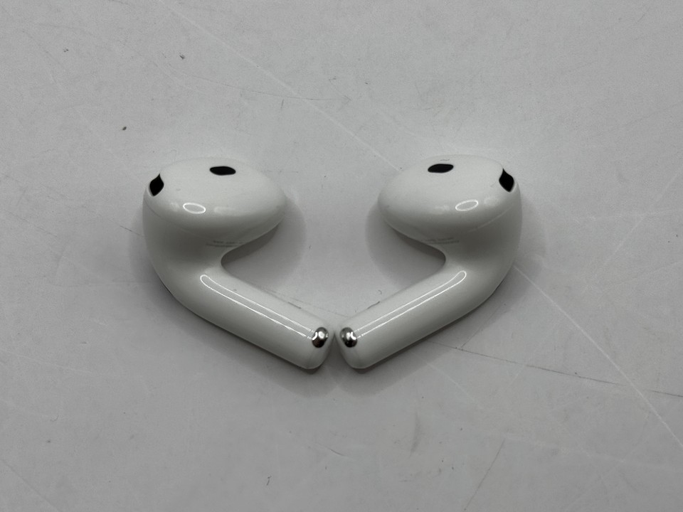 Apple A3058 4th Gen Wireless Airpods with Charging Case White Used | eBay