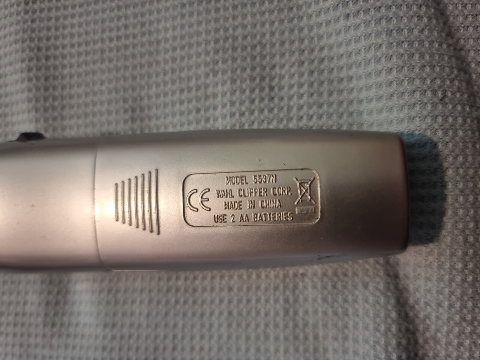 Wahl Clipper Model 5537N Silver - Includes Attachments and Stand for ...