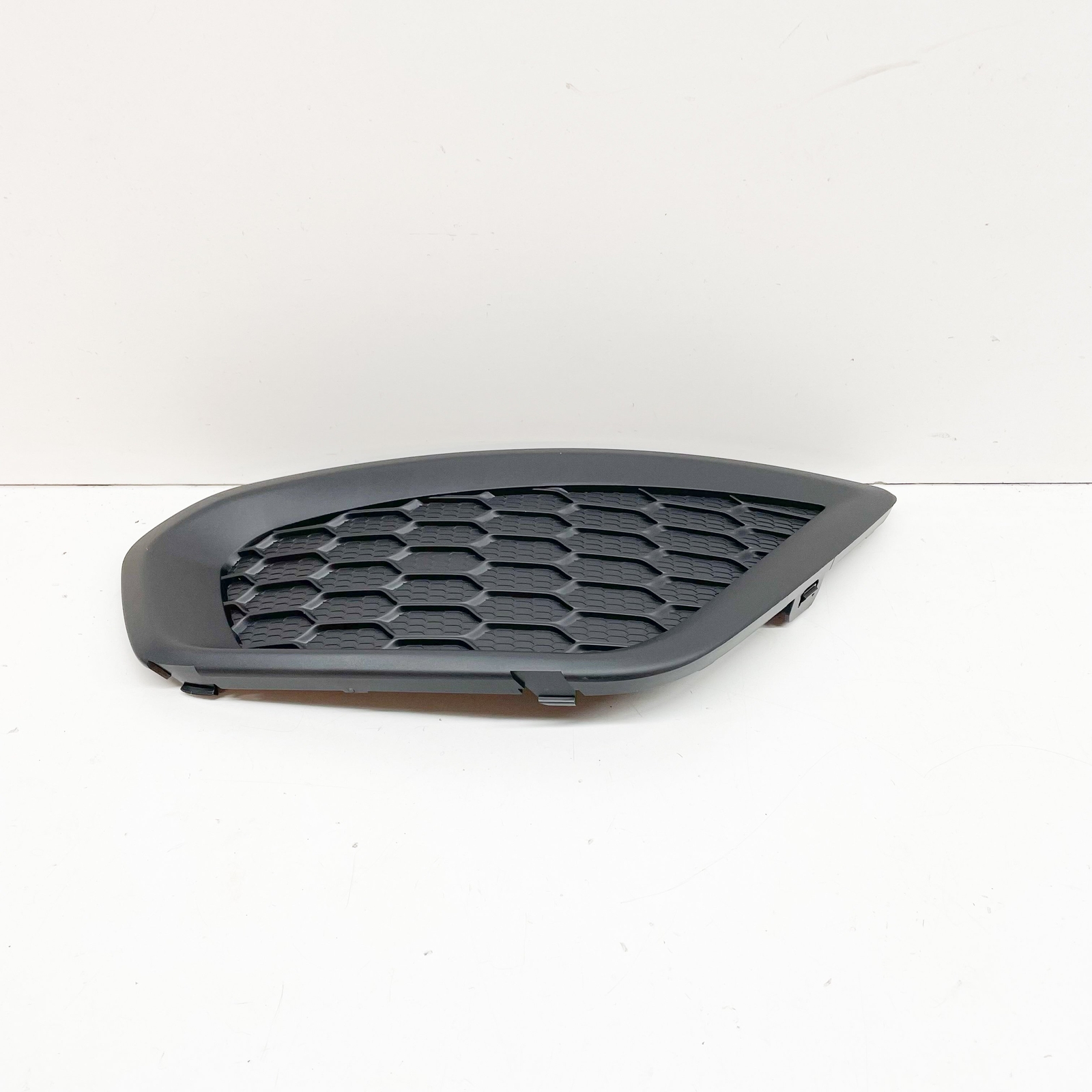 Genuine+Volvo+Lower+Cover+Left+in+Front+Bumper+31298169 for sale online ...