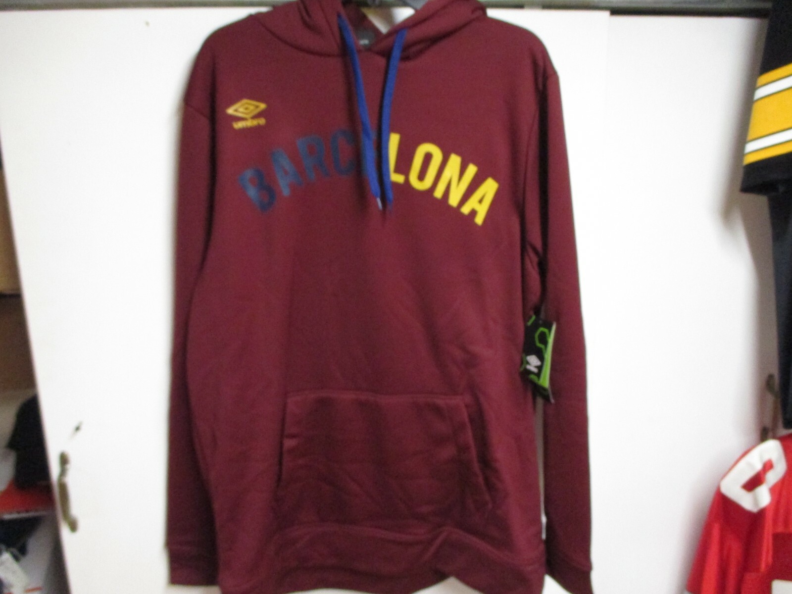 FC BARCELONA (FCB) "UMBRO " HOODED SWEATSHIRT SIZE (LRG) MAROON VERY ...
