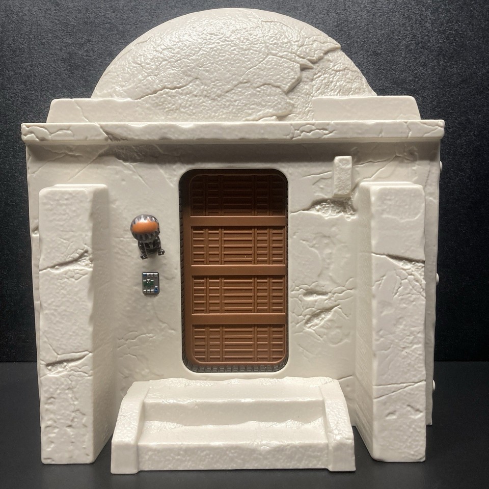 Star Wars Streets of Tatooine Main Wall Doorway TT-8 Gatekeeper Droid ...