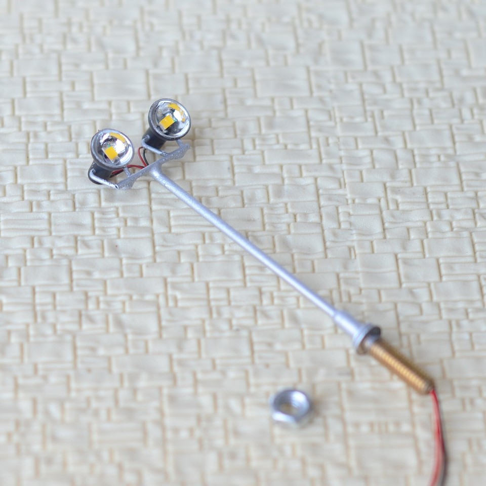 4 x OO / HO Scale LED spotlight model limelight projector street lamp ...