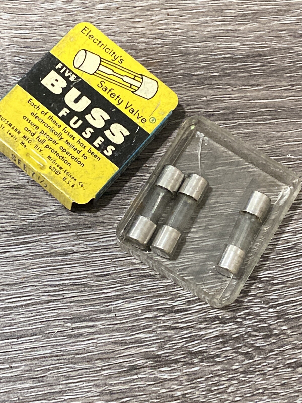 Vintage Fuse Tins Buss Lloyd Littelfuse Balkamp Automotive Fuses 15 Pcs ...