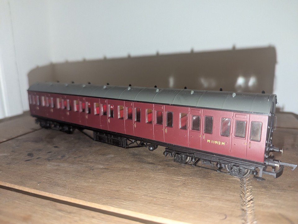 R4691B AND R4690 BR (ex LMS) NON - CORRIDOR 3RD CLASS COACH AND BRAKE ...
