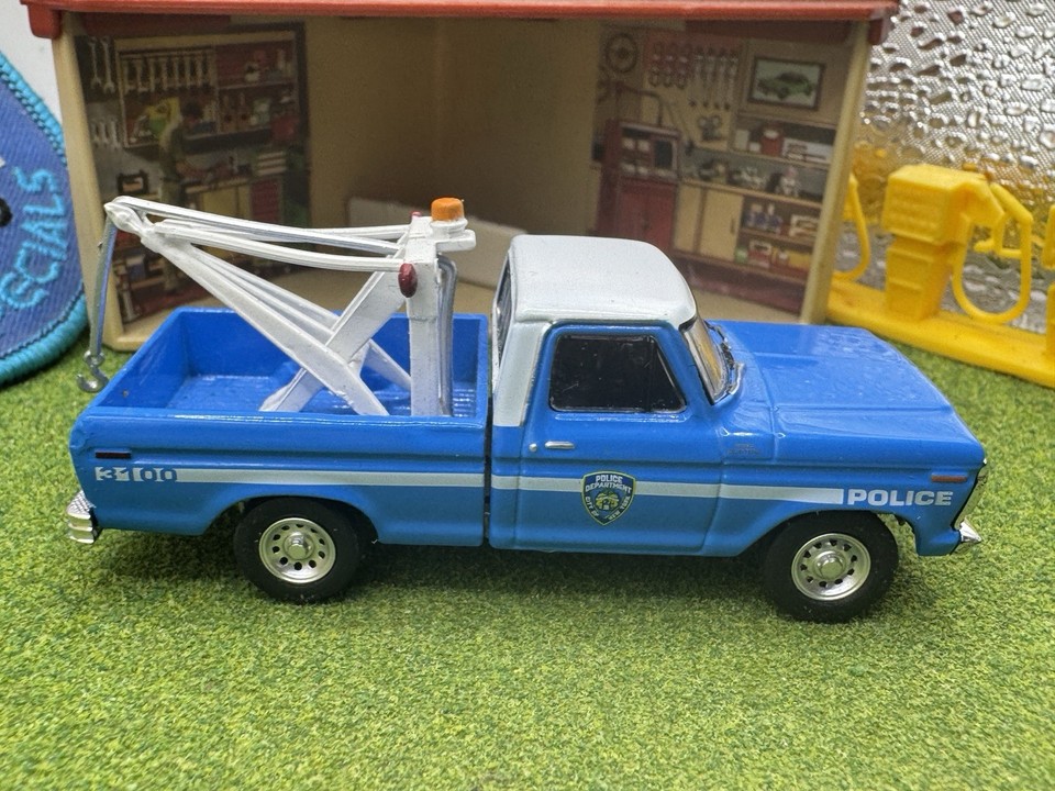 1979 Ford F250 Wrecker Tow Truck NYPD 1/64 Greelight 79 Diorama Die ...
