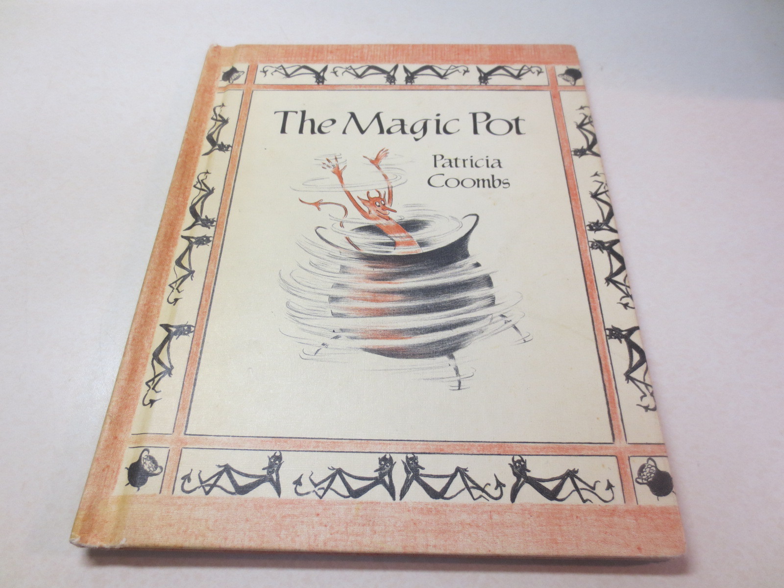 The Magic Pot by Patricia Coombs vintage Lothrop, Lee & Shepard Company ...