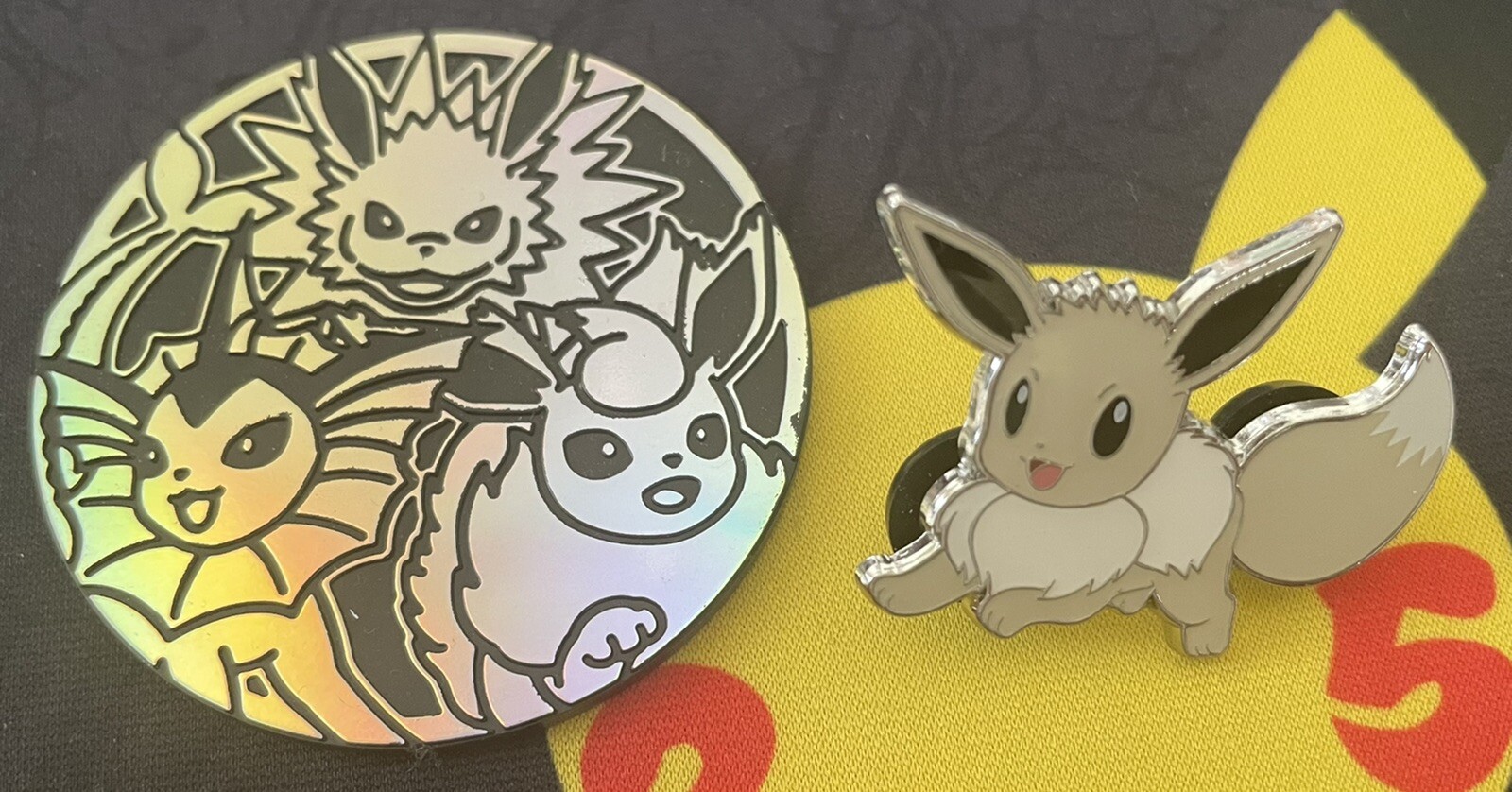 Pokémon - Jumbo Eeveelution Coin + Pokemon GO Premium Collection Shiny ...