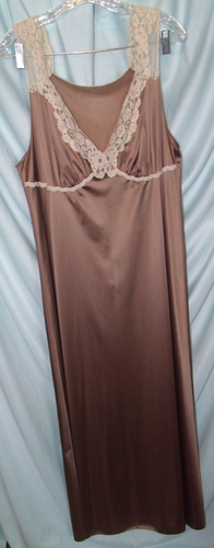 Vanity Fair Outlet Brown V-Neck Satin Lace Gown & Robe Set Size 40 or ...