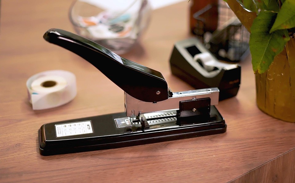 Heavy Duty Commercial Stapler with 2,000 Staples, Black Polished Steel ...