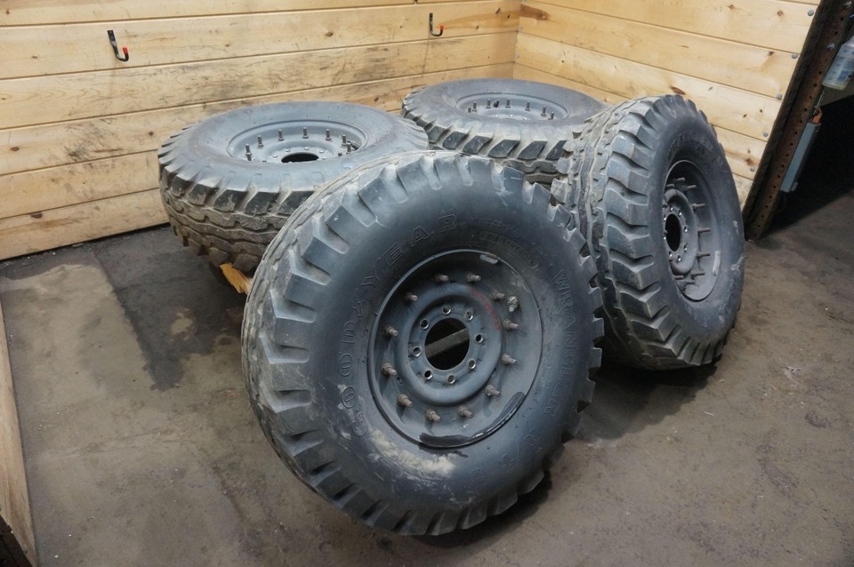 Set 4 16x8.25 12 Bolt 8 Lug 36x12.50R Wheel AM General Hummer Humvee H1 ...