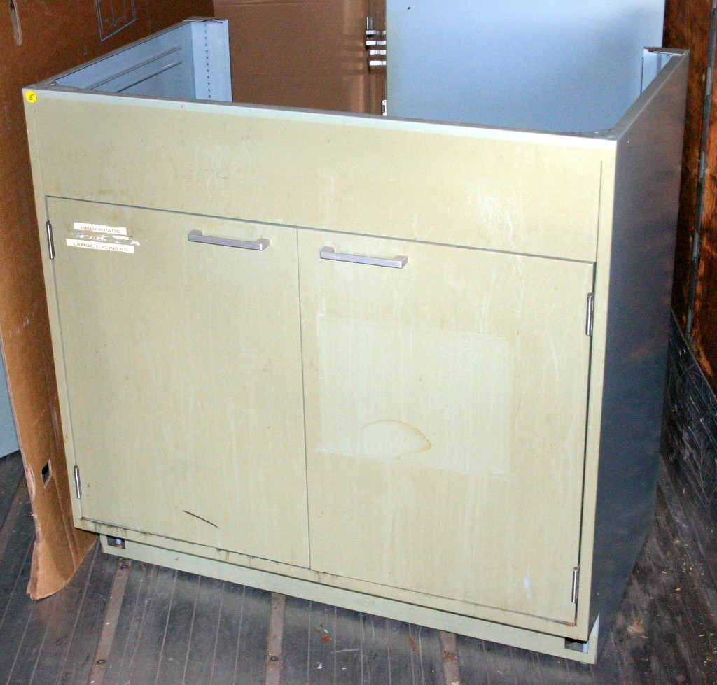 HAMILTON KEWAUNEE LABORATORY SINK BASE CABINETS & EPOXY SINKS, 21 FEET ...
