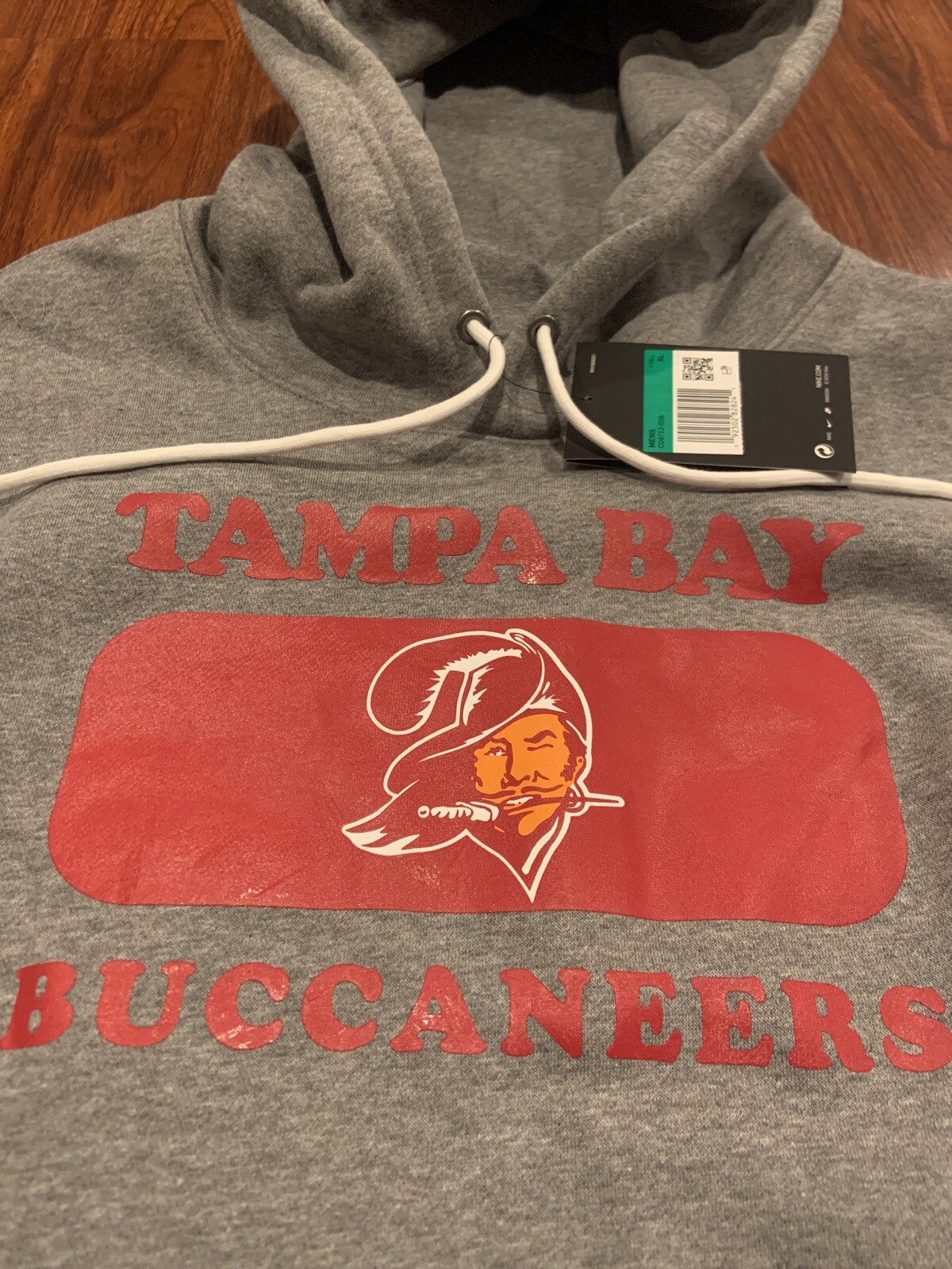 Nike Men’s Tampa Bay Buccaneers Fan Gear Historic Hoodie Sweatshirt XL ...