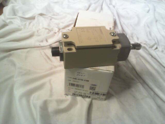 Omron D4B-2171N-KGM Limit Switch 125V 0.27 AMP IP 67 - New In Box | eBay