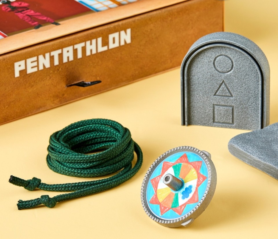 Squid Game Pentathlon Game Set PLAY TOY 5SET Gonggi Spinning a top ...