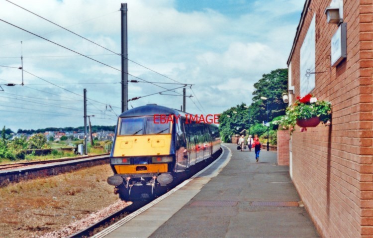 PHOTO DUNBAR RAILWAY STATION WITH A DOWN GNER IC225 LEAVING FOR ...