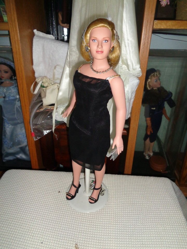 BEAUTIFUL 16" TONNER EMME VINYL DOLL IN DINNER ENSEMBLE W/JEWELRY ...