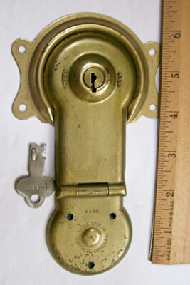 1800-1899 - Antique Steamer Trunk Key Yale