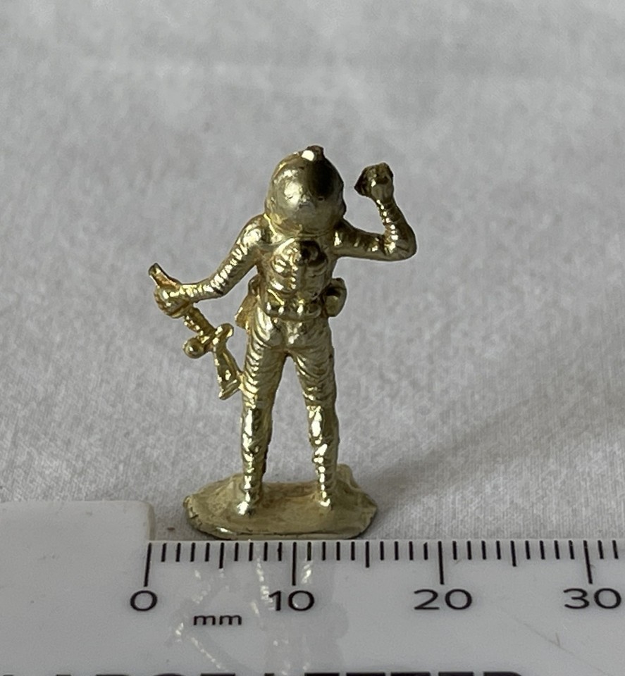 Vintage Unpainted Plastic LP Toy Soldier Spaceman 4.5cm Hong Kong #17 ...