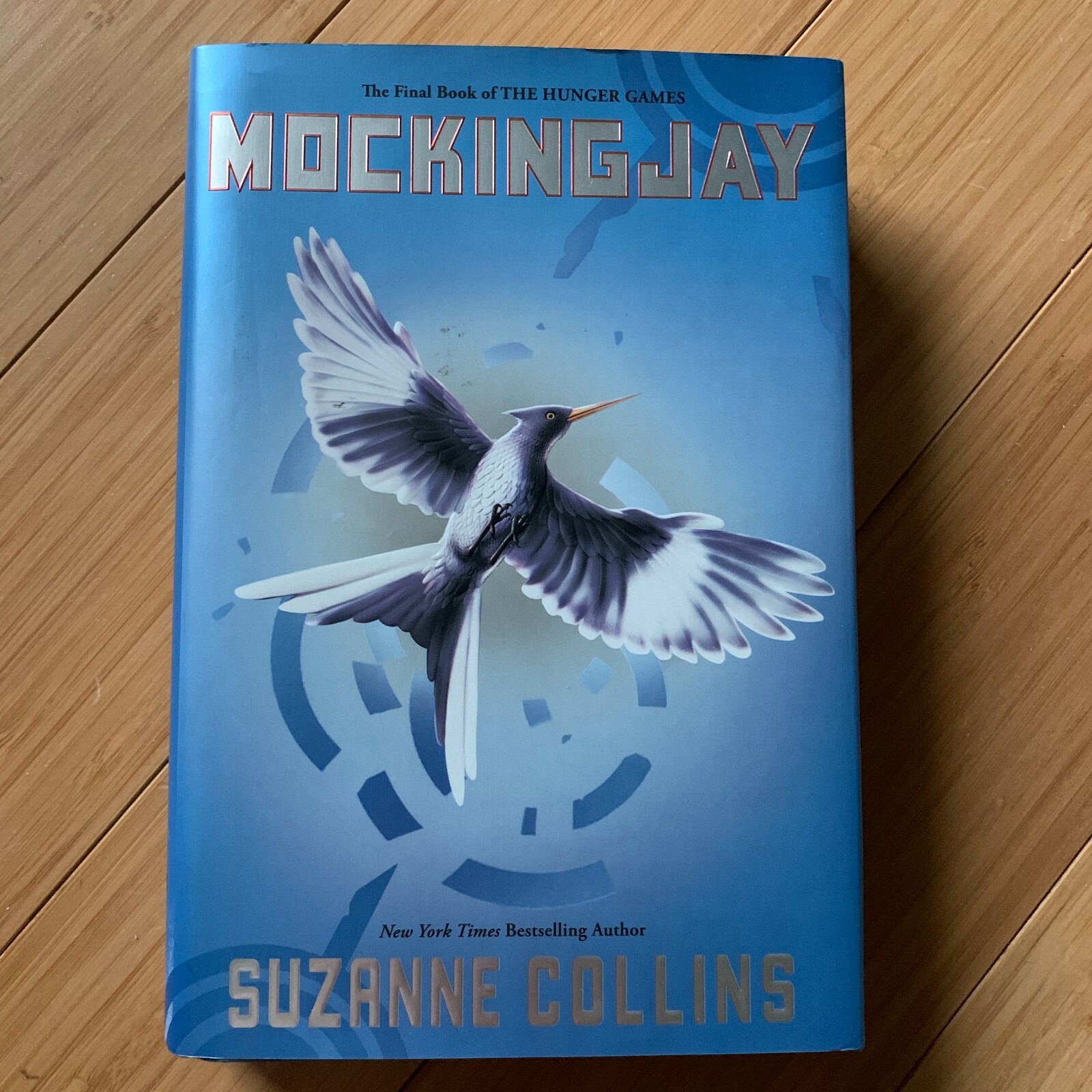 MOCKINGJAY: The Hunger Games Series, Book 3 by Suzanne Collins (2010 ...