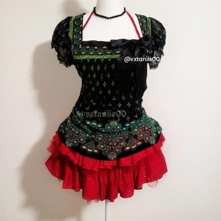 Princessy Dollcore Victorian style, thin, & flowy blo… - Gem