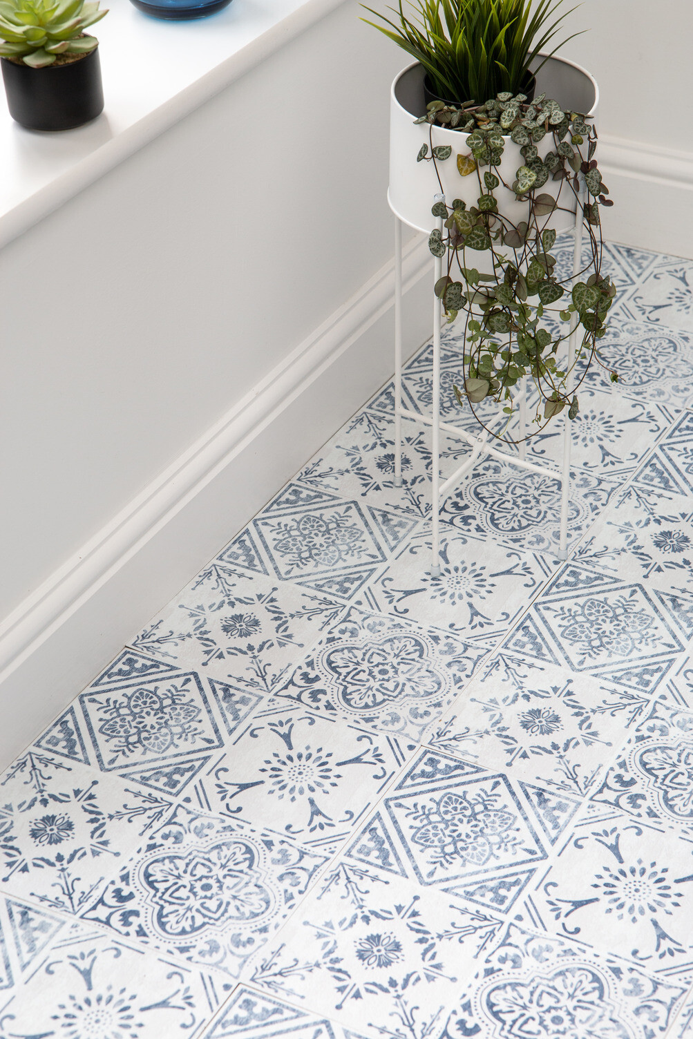 D-C-Floor Self Adhesive Vinyl Floor Tiles sticky Blue pack of 11 tiles ...