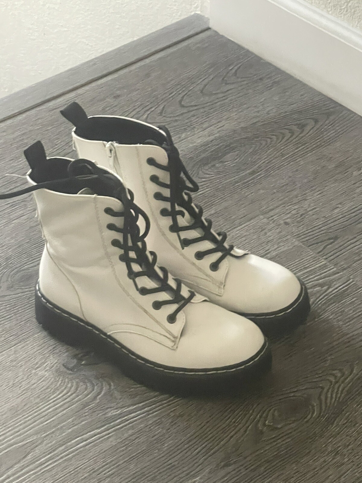 Hayden White Combat Woman’s Eyelet Boots size 8 - Gem