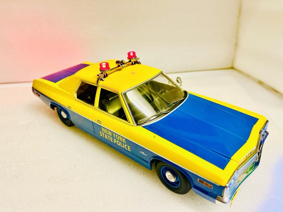 POLICE 1/18 - DODGE MONACO NEW YORK STATE NYSP 1974 WORKING LED LIGHTS ...