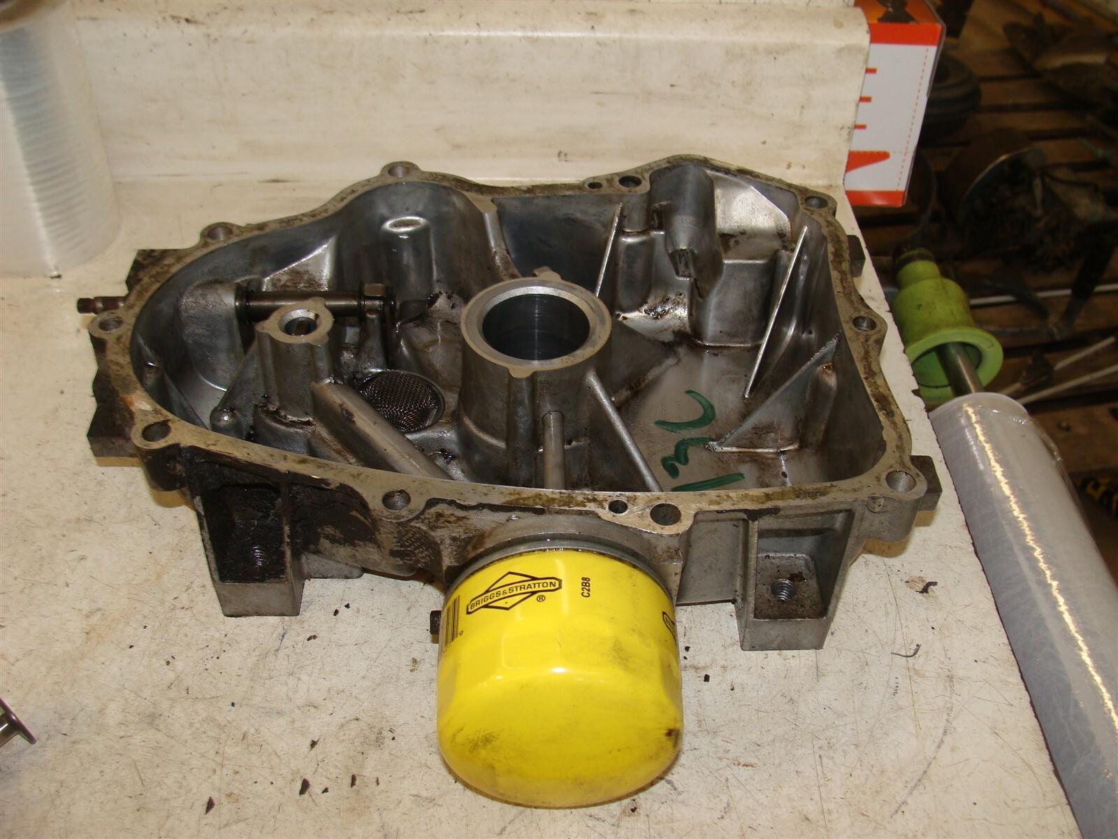 Briggs & Stratton 22hp engine OHV IC Vtwin vertical OIL PAN CRANKCASE ...