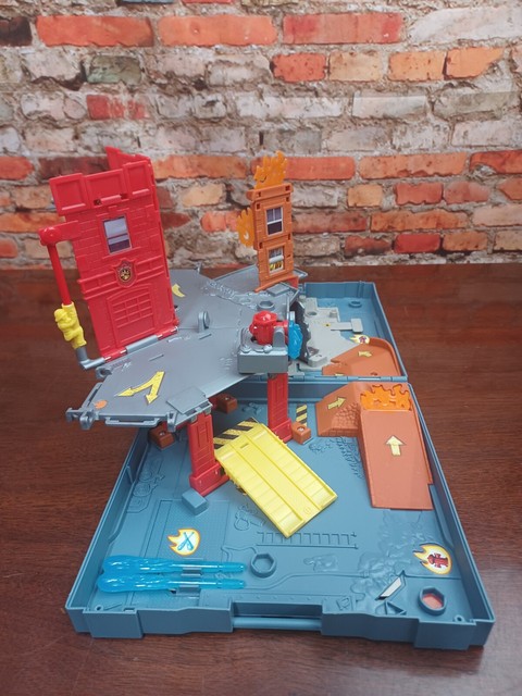 Matchbox Pop-up Fire Scene Folding Playset Mattel 2006 K6972 for sale ...