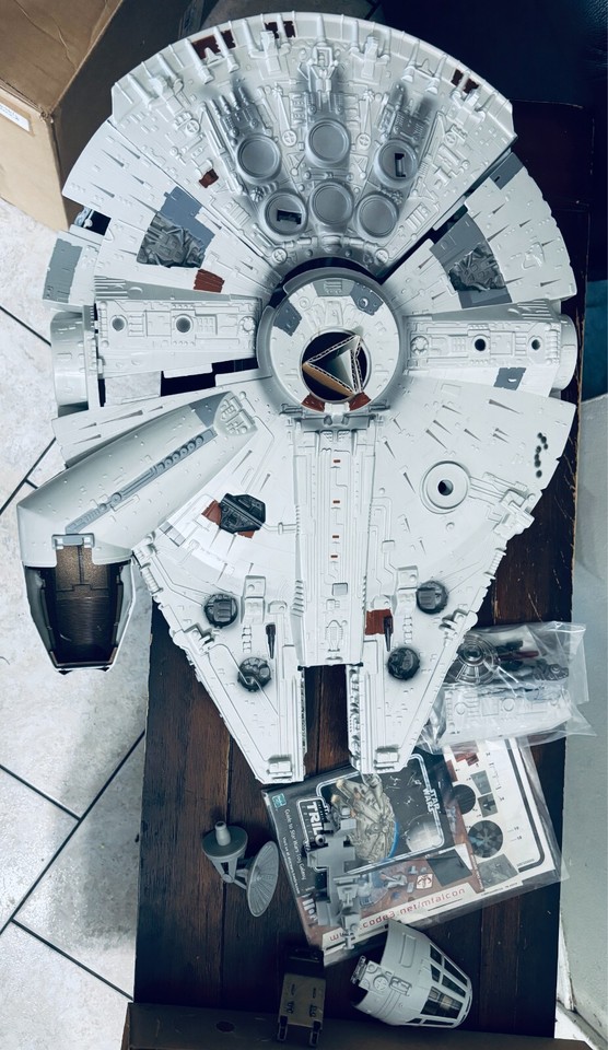 MILLENIUM FALCON W/ CREW EXCLUSIVE STAR WARS ORIGINAL TRILOGY ...