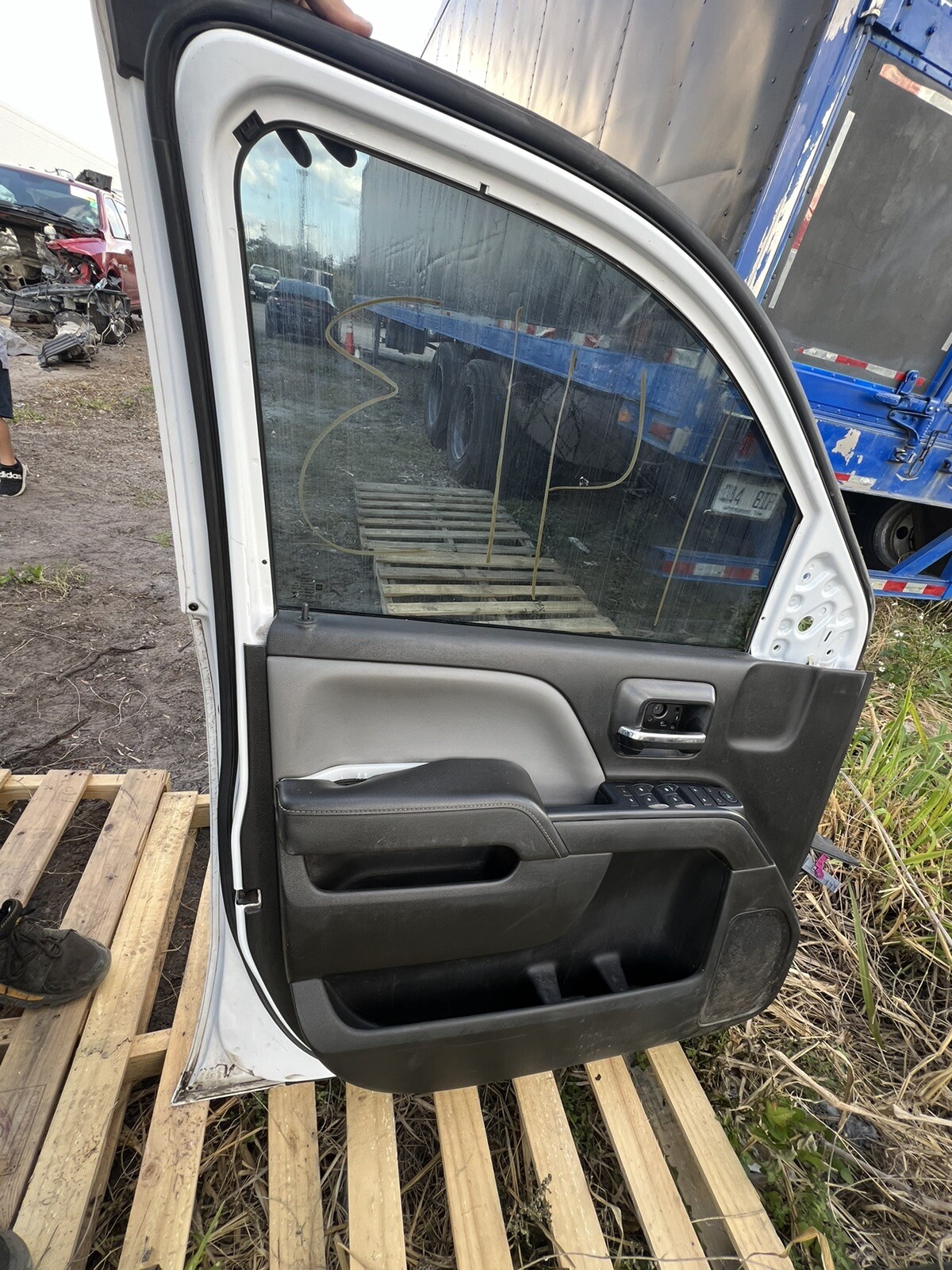 2014-2019 Chevrolet Silverado Crew Cab Front Left Driver Door Trim ...