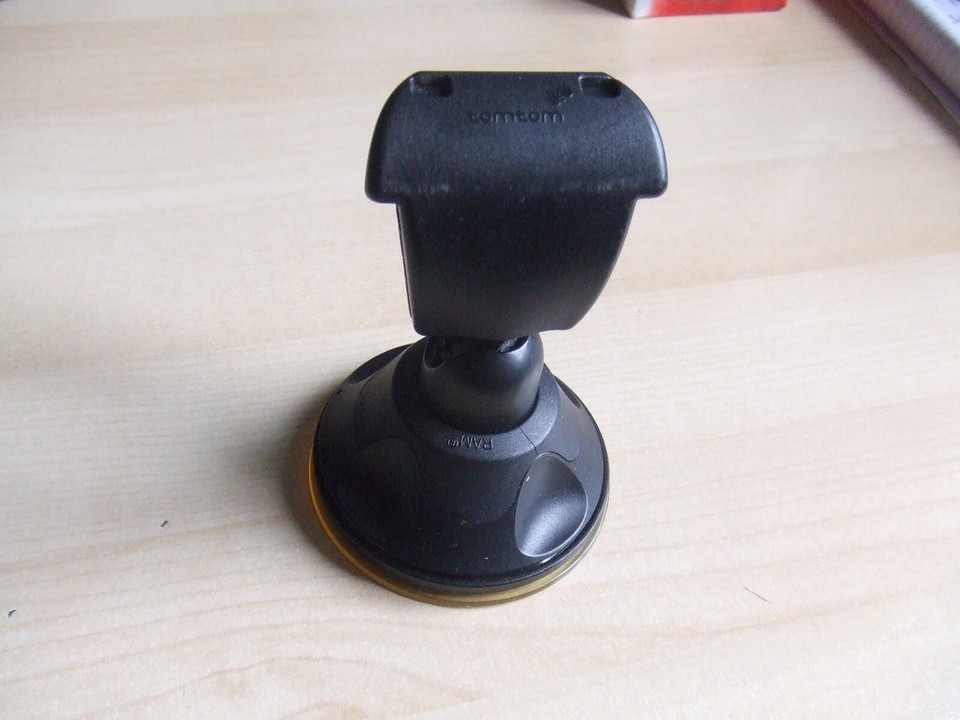 Genuine Tom Tom Go 510. 710. 910 Suction Windscreen Mount Holder SAT ...