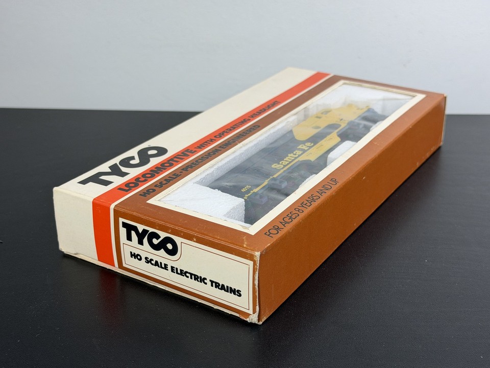 NEW TYCO HO Scale Santa Fe Diesel Locomotive 4015 with Operating ...