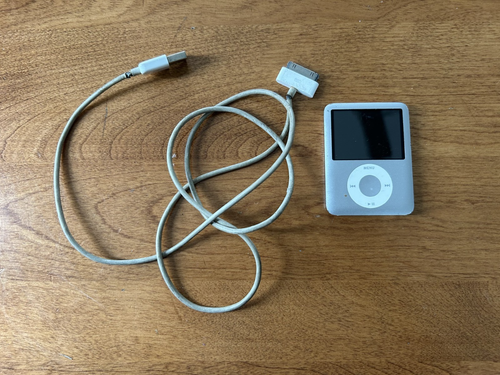 Apple iPod Nano 3rd Generation A1236 Silver Portable 2.5" 4GB MP3 Media ...