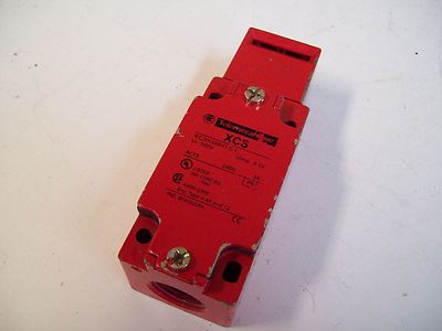 TELEMECANIQUE XCS-A703 SAFETY INTERLOCK SWITCH - USED - FREE SHIPPING ...