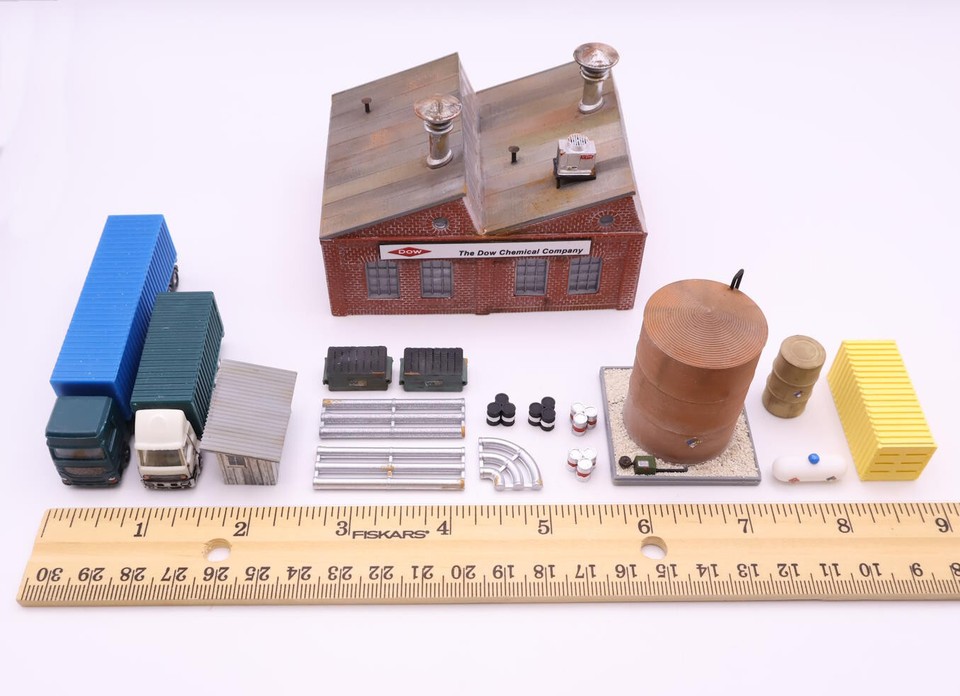 N Scale Industrial Building Chemical Factory Lighted Weathered + Lots ...