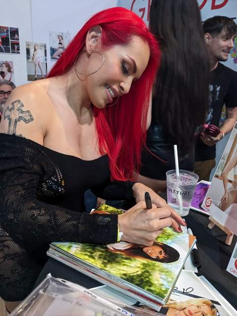 Ts Foxxy signed TS model B 8x10 Photo -PROOF- -CERTIFICATE- (A0054) | eBay