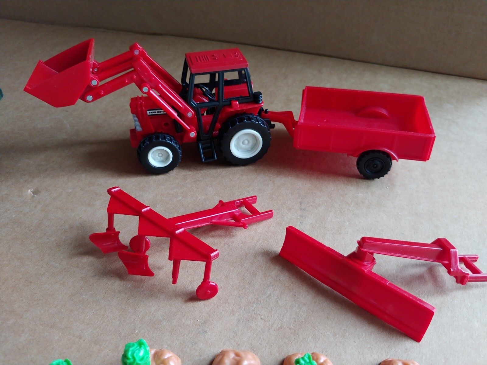 NEW RAY COUNTRY LIFE FARM PLAY SET TOYS TRACTOR CROPS GREEN HOUSE | eBay