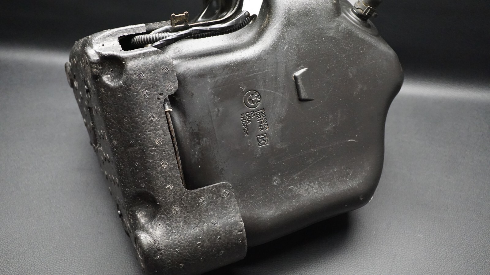 GENUINE BMW X5 X6 F15 F16 ADBLUE FUEL TANK SCR CONTAINER 7295653 / ...