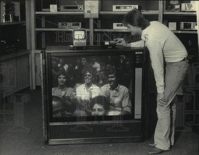 1985 Press Photo Tiny TV on top of large television at Soundstage ...