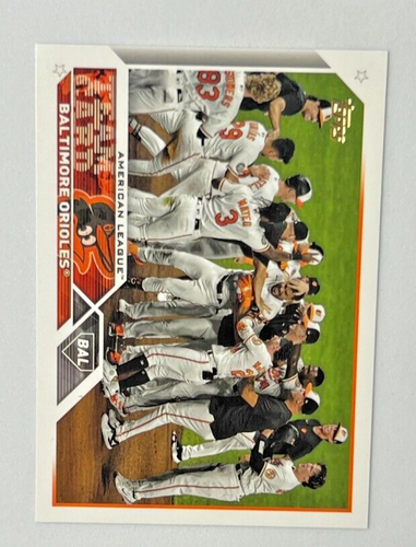 2023 Topps Series 1 BALTIMORE ORIOLES Team Card Golden Mirror Variation ...
