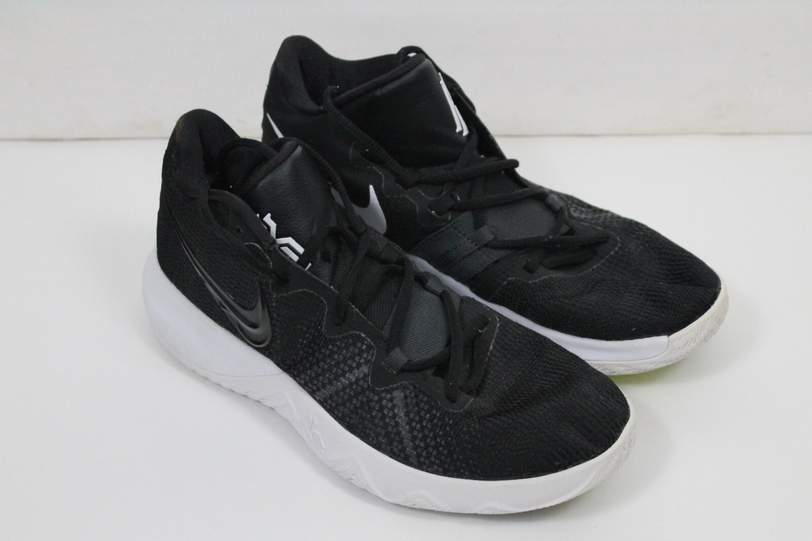 Nike Kyrie Flytrap EP Basketball Sneaker Shoes Size 8… - Gem