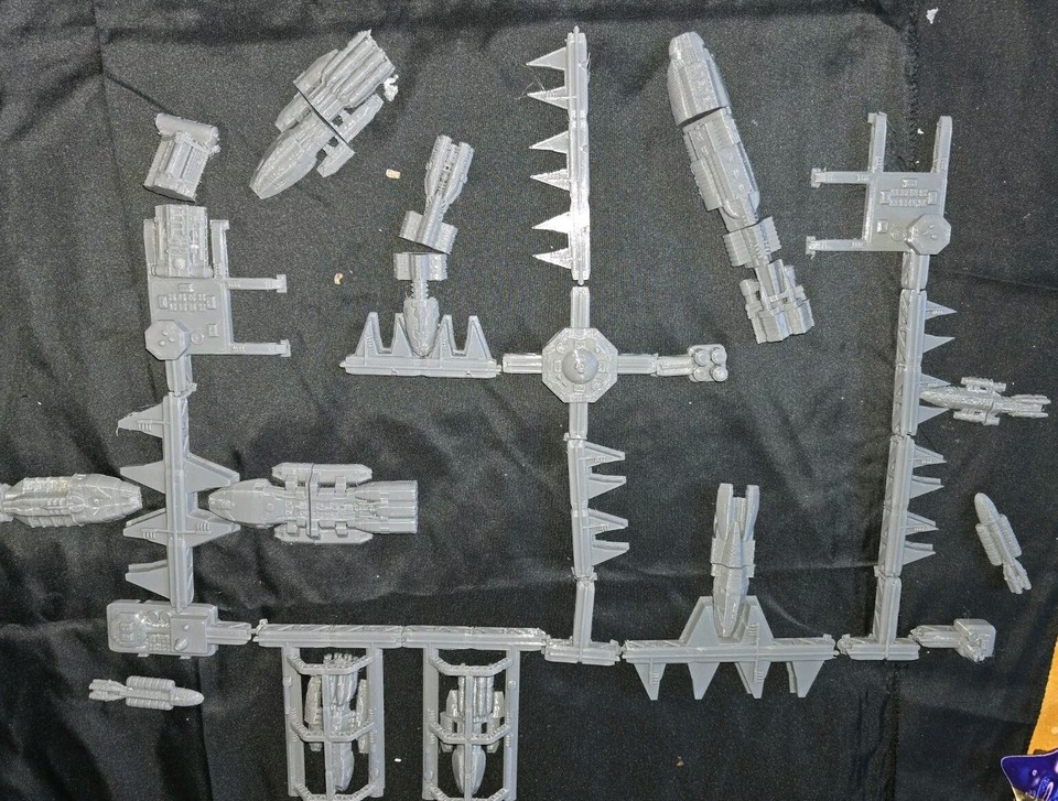 Modern BATTLESTAR GALACTICA Scorporion Fleet Ship Yard Display Model 15 ...