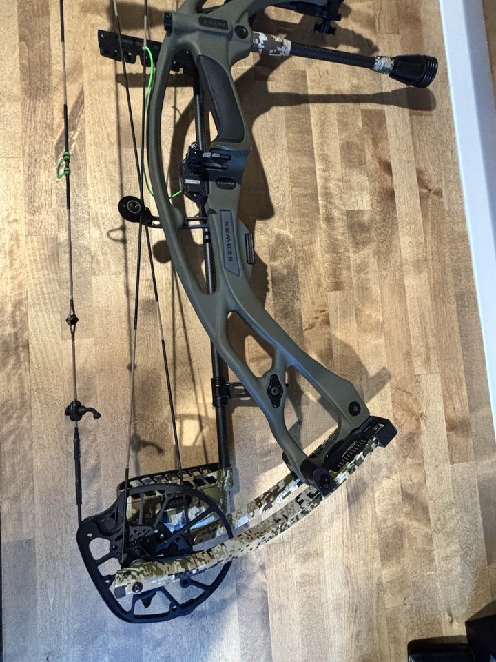Hoyt Carbon RX-8 Wilderness/Subalpine Bow with IMX2 Rest, Stabilizers ...