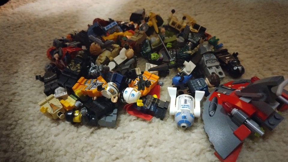 DAMAGED lego minifigure Lot Including Star Wars, Marvel, DC, And +More ...