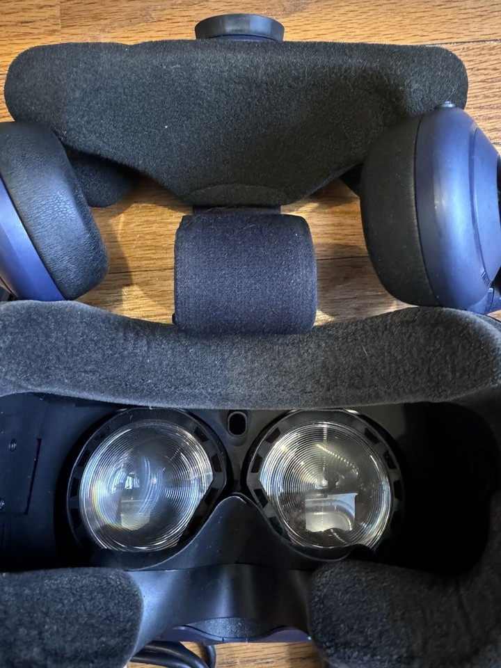 HTC Vive Pro Eye VR Headset / Headset Only Ships today vrChat eye ...