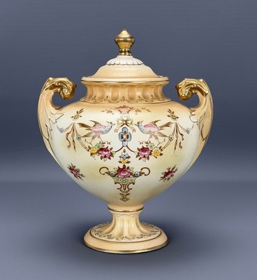 c. 1914 CROWN DEVON Vellum Blush Ware DOUBLE HANDLE VASE Urn 22cm x ...