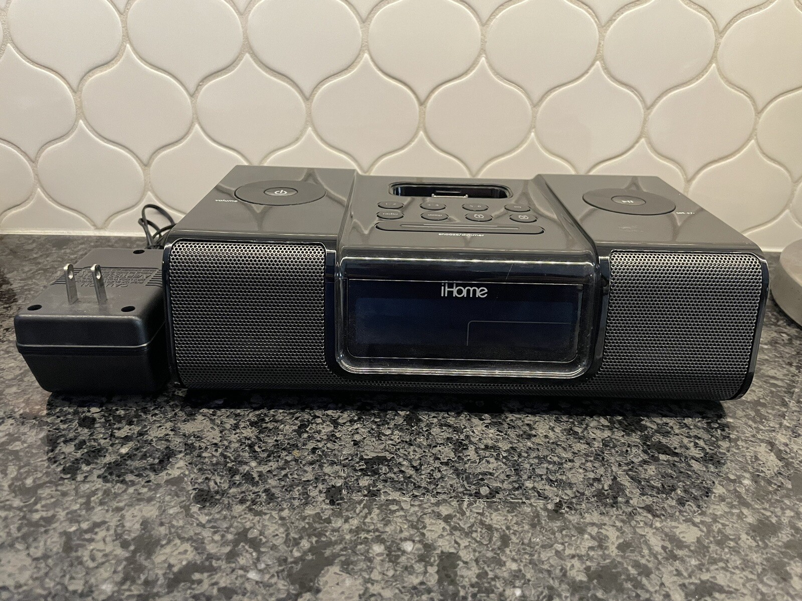 iHome Clock Radio Docking Station For iPhone Or iPod. Model# IP9. Works ...